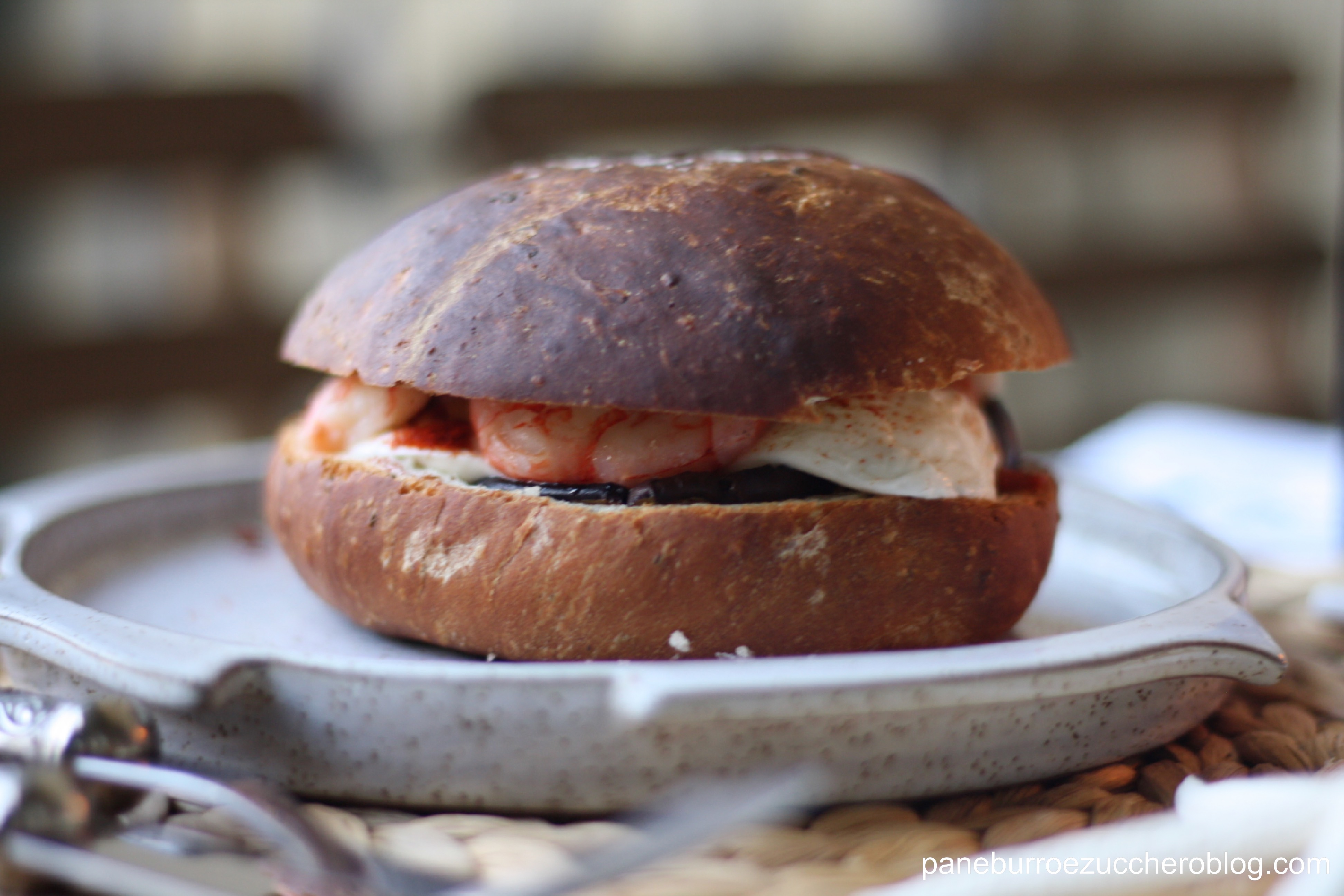 Panino super ricco ai gamberoni fatto in casa: pane al timo, gamberoni ...