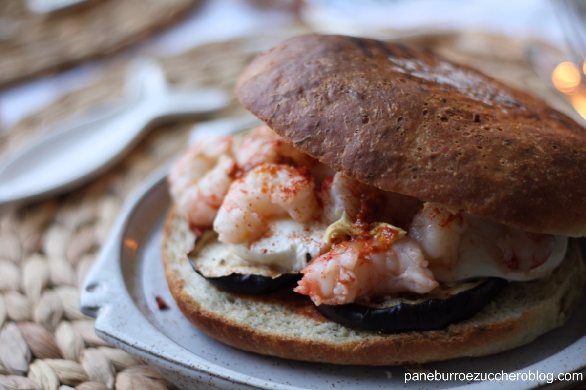 Panino super ricco ai gamberoni fatto in casa: pane al timo, gamberoni ...